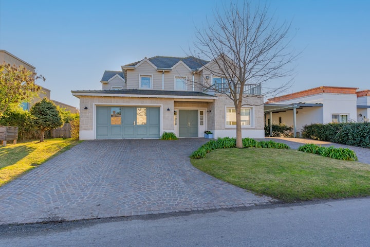 Residencia De Estilo En Rumenco - Mar del Plata