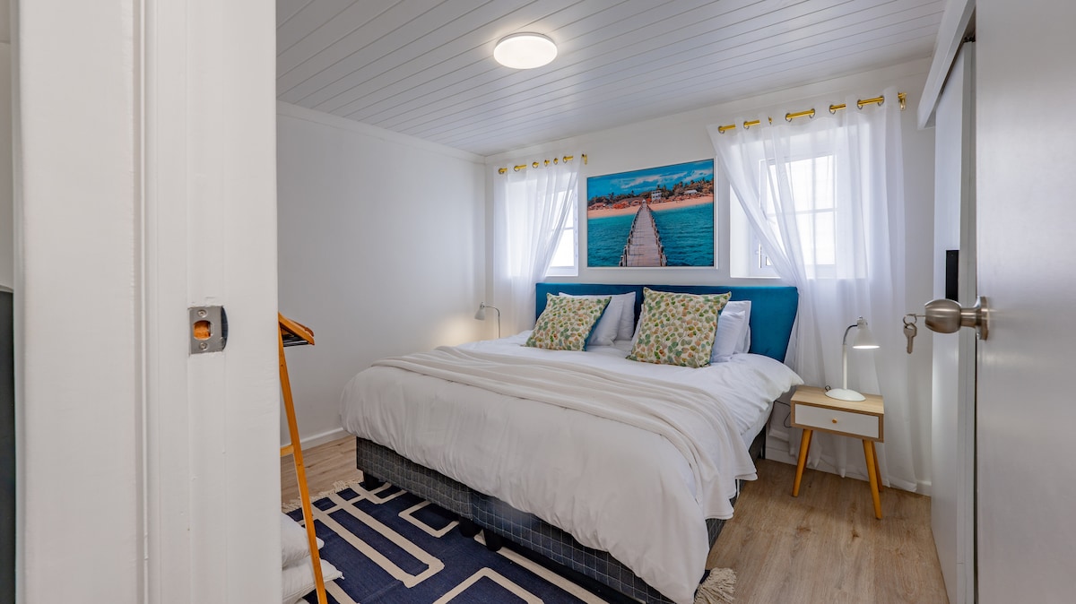 Flip Flop Cottage - Houses for Rent in Struis Bay, Western Cape, South ...