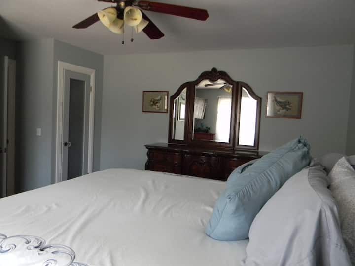 King Size Master Suite - Antioch, CA