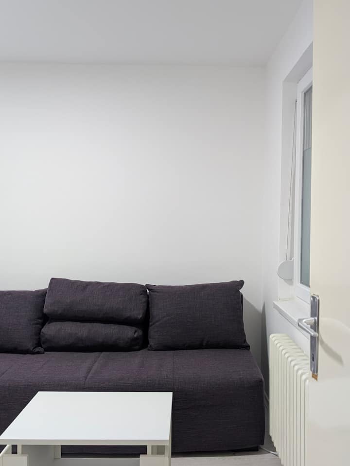 Quiet Apartment With Own Entry & Garden - Macedonia del Norte