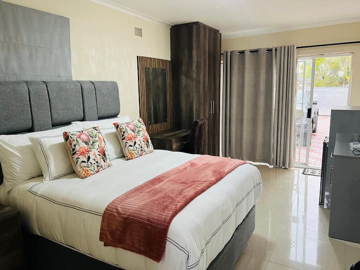 Flamingo B&b (Pink) - Mthatha