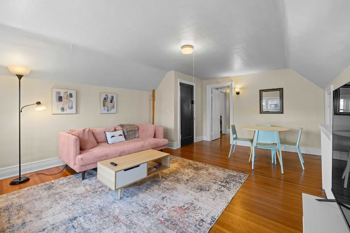 Urban Oasis In Trendy Elmwood Village – Walkable! - Buffalo, NY