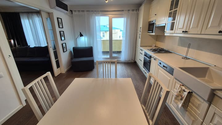 Cosmo Iris - Aéroport de Bucarest Henri Coandă (OTP)