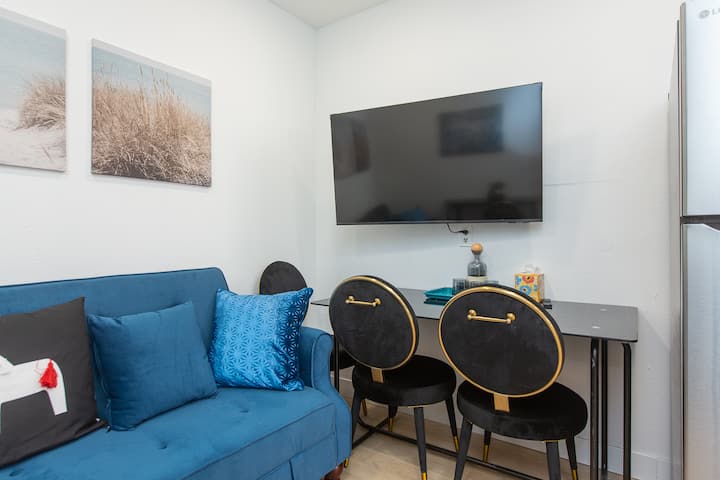 Guest Suite Private Entrance - West Covina, CA