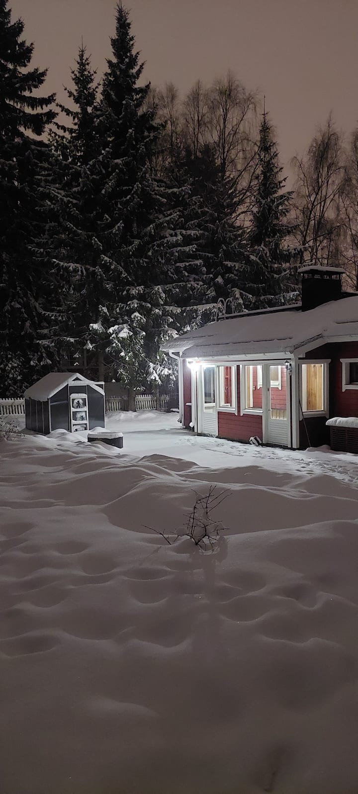 Tunnelmallinen Pihamökki, Latujen Vieressä. - Rovaniemi