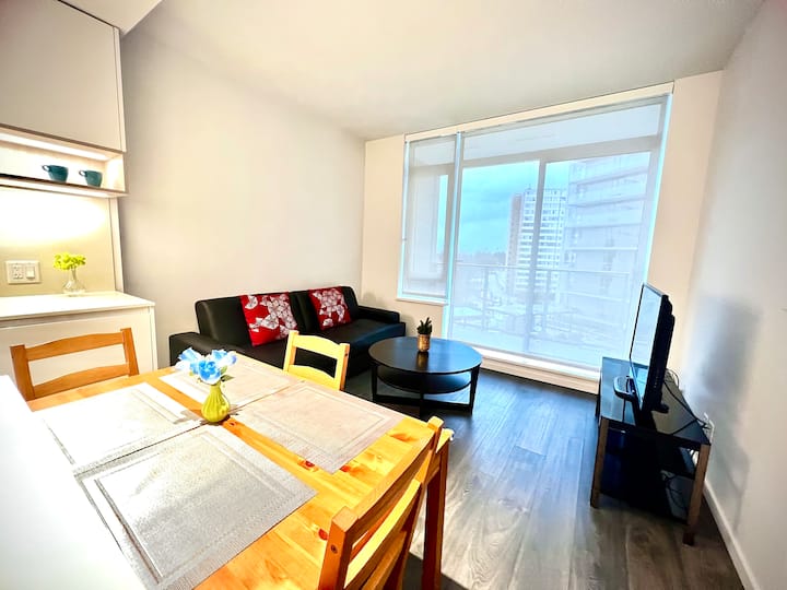 Brand New And Beautiful 2b2b Center Of Richmond - Richmond