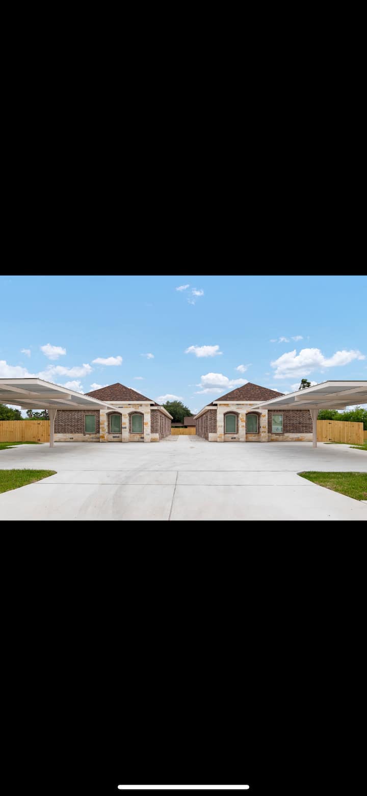 New 4 Bed Apartment Near The Mercedes Outlets - Santa Maria, TX