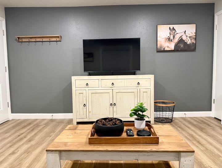 Farmhouse Retreat Near Denver • Belmar • Red Rocks - Lakewood, CO