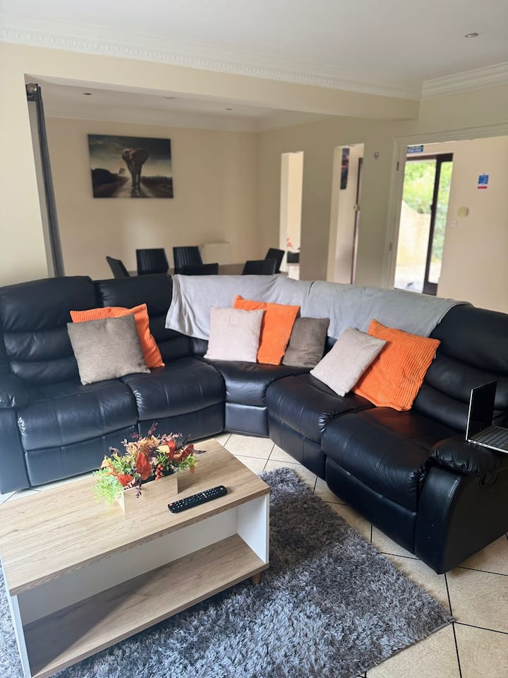 Beautiful & Spacious House In Milton Keynes - Milton Keynes