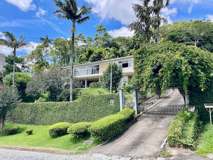 Casa De 5 Quartos 
 No Parque São Clemente - Nova Friburgo