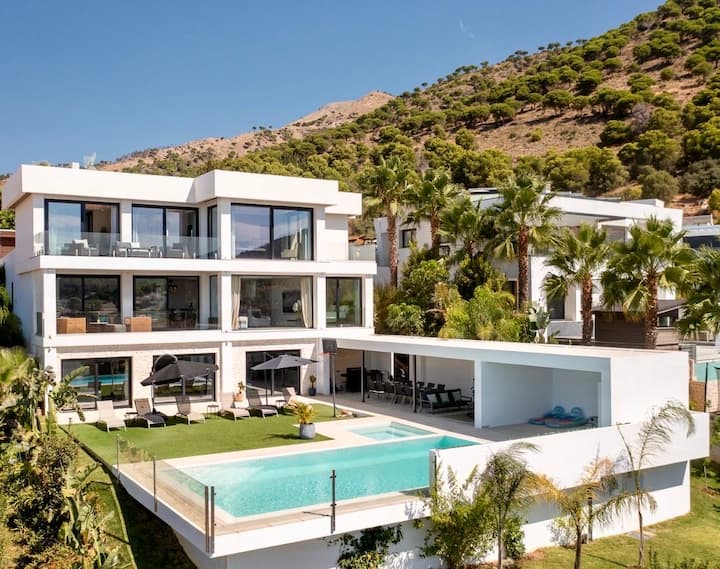 Upea Villa Omalla Uima-altaalla Ja Merinäköalalla - Mijas