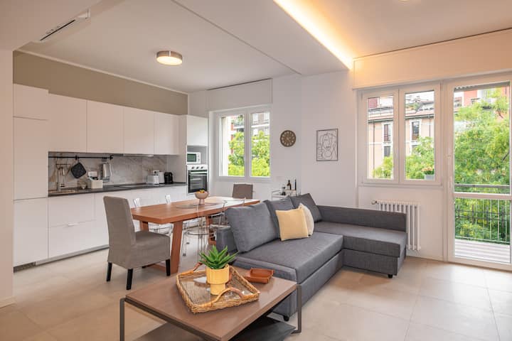 Solari41 • Modern Design Home + Balcony • Metro M2 - Milán