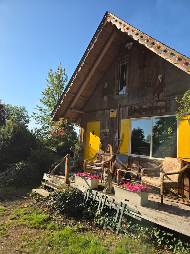 Charming Rustic Cabin On Puget Sound - Shelton, WA