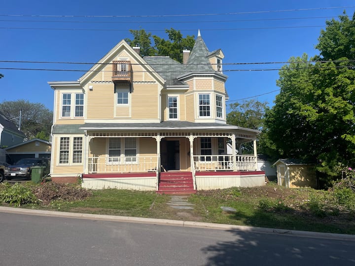 Wolfville Dt • Modern 3br • 1.5 Bath Suite - Wolfville