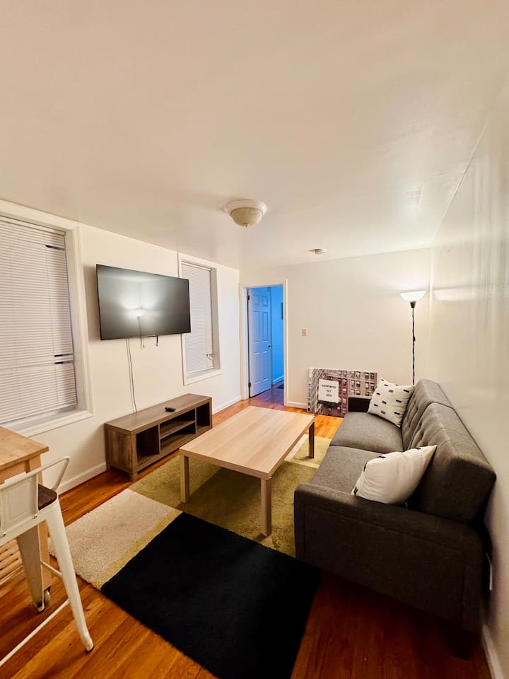 Sunny 1br - Bay Street Train Station 2 Minutes! - Montclair, NJ