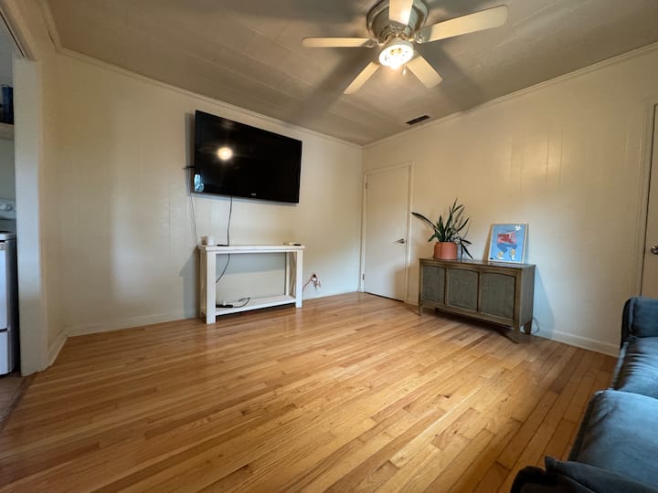 2br Apt Perfect For Travel Nurses & Long-term Stay - Merlefest