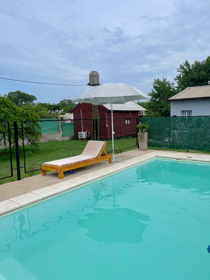 Casa P/ 2 Personas, Muy Comoda, Dentro De Complejo - Colón