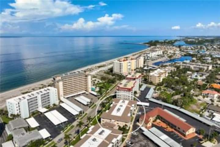 Venice Island Condo | Pool + Beach Access - Venice, FL