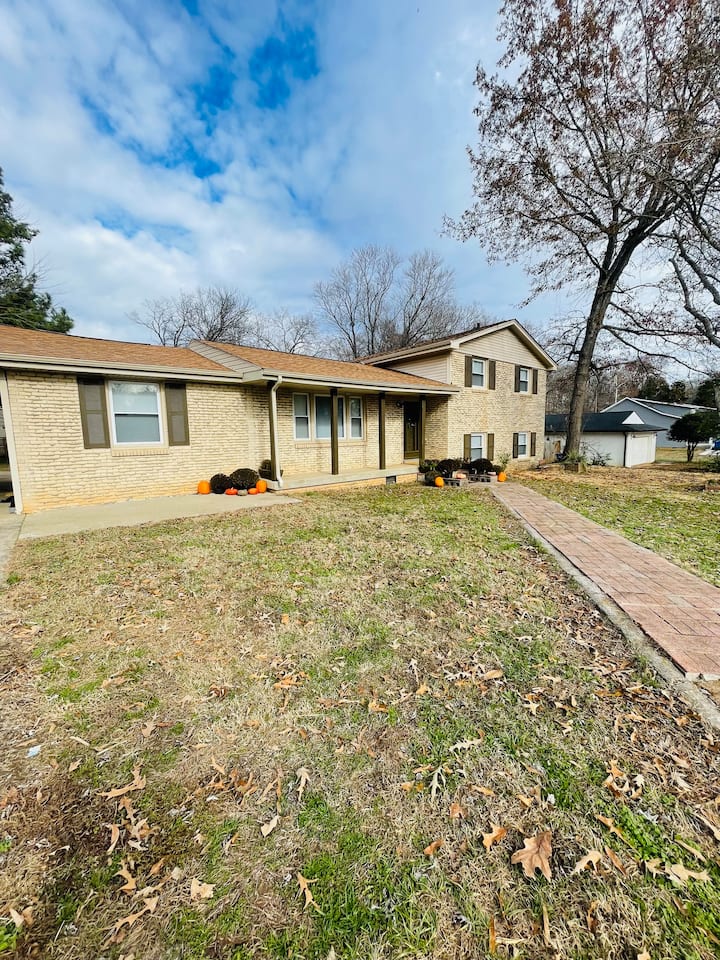 Saratoga House - Clarksville, TN