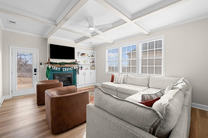 Family Friendly- Workers Retreat- Sleeps 12 - Clarksville, TN