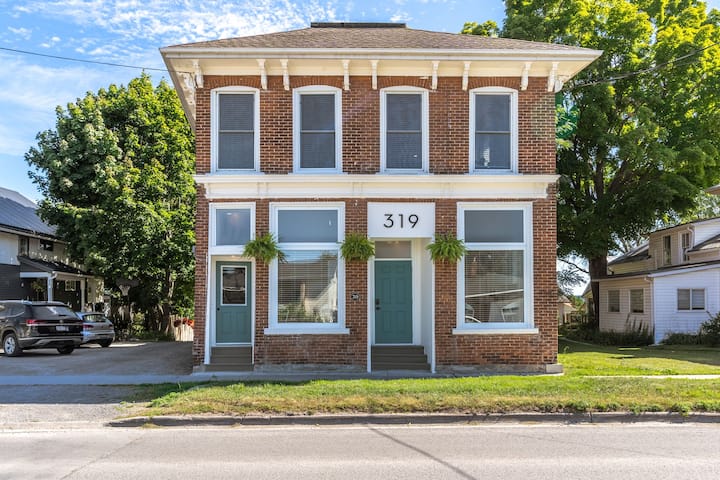 Wellington General | 4 Bedroom | Lake View - Prince Edward County