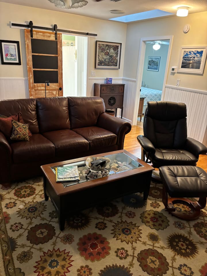 Tree House Off Main - Safety Harbor, FL