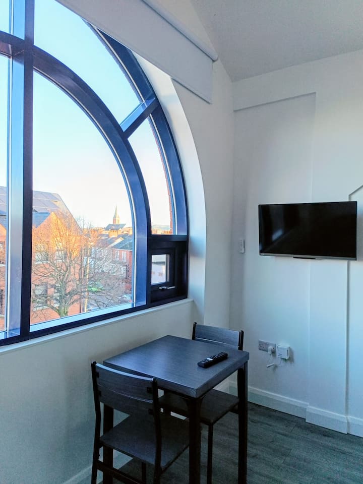 Modern 1 Bedroom Apt 6 Near City Centre. Parking - Belfast