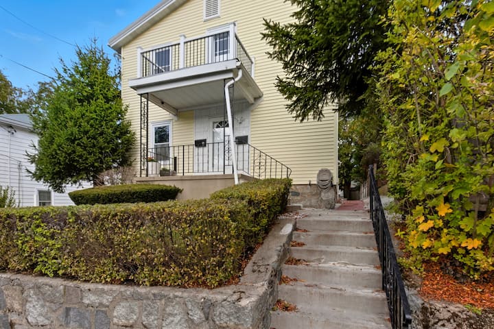 Two Family House 4b3b Newton Center & Green Line - Newton, MA