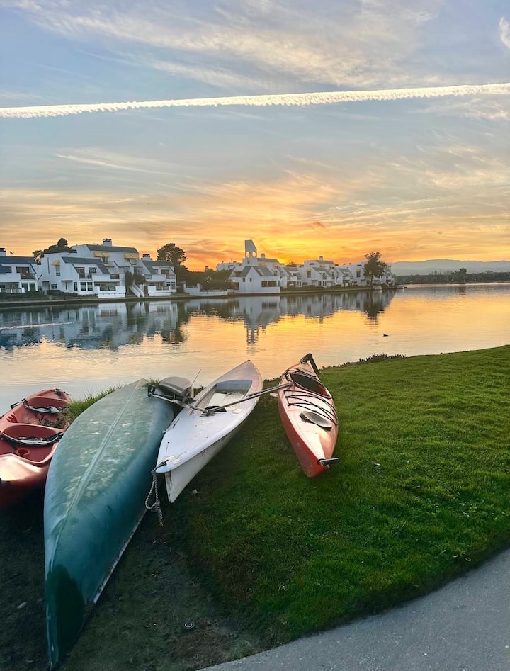 Charming One-bedroom : Apartment With Lagoon Views - San Mateo, CA