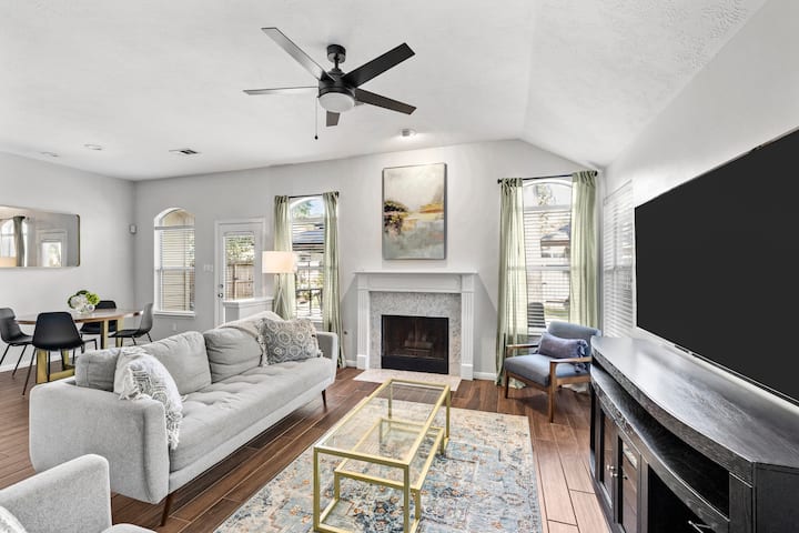 The Woodlands Getaway | Pet-friendly & Stylish - The Woodlands, TX