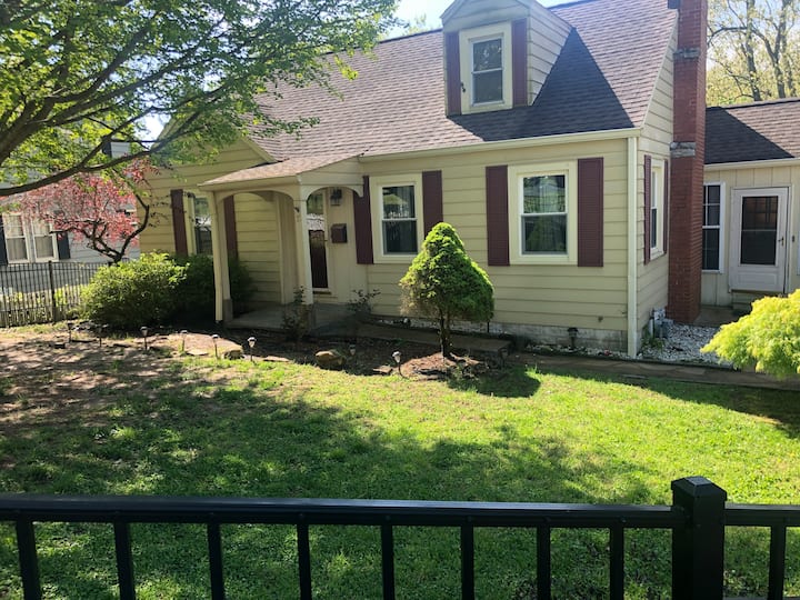 Ranch Style Property. 1.2 Acres, 2 Patios - Belleville, IL