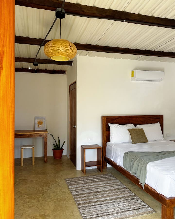 Habitación Con Ac Y Cocina - A Pasos De La Playa - Sipacate