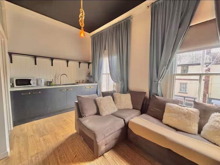 Flat 2 @ 9 Ship Street Brecon. Central Location - Brecon