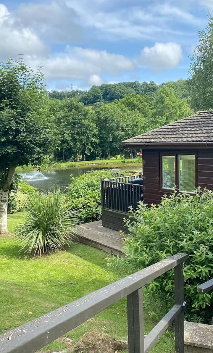 The Little Lodge By The Lake - North Wales