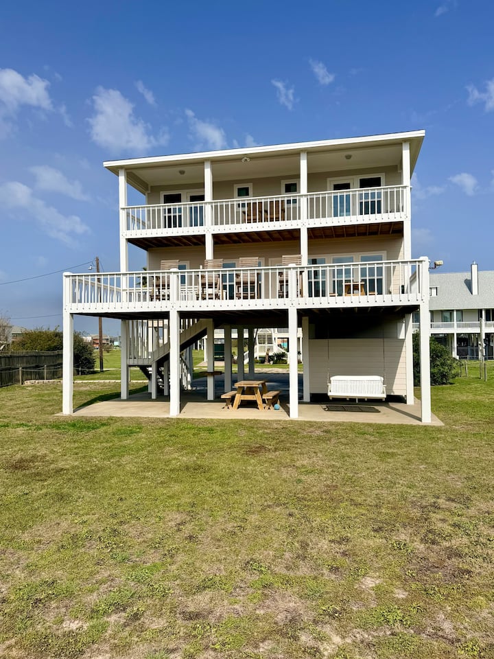 Ocean Views Hear The Waves| Sleeps 8|walk To Beach - Crystal Beach, TX