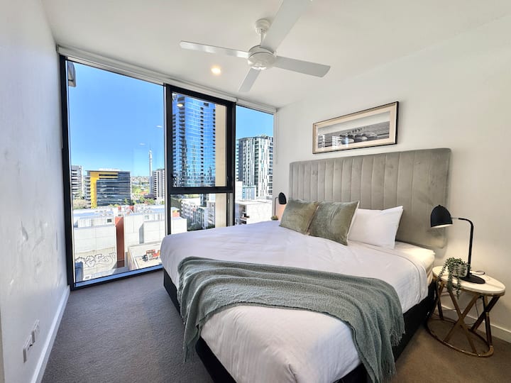 Brisbane One Modern High-rise · Pool & Gym Access - Brisbane