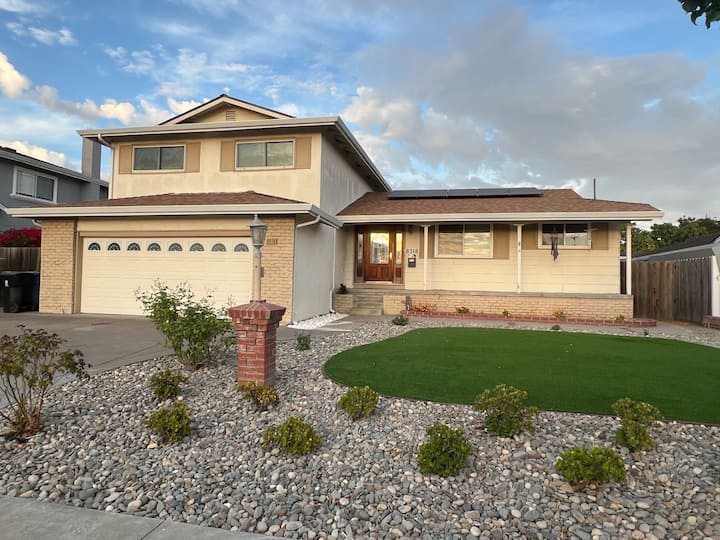 Comfort And Convenience In The Heart Of Newark. - Fremont, CA