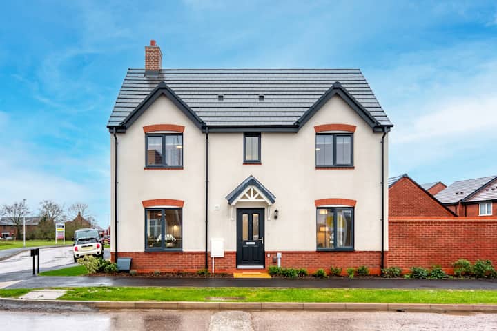 New! Detached W/ Driveway Parking, Fast Wifi, A5 - ヒンクリー