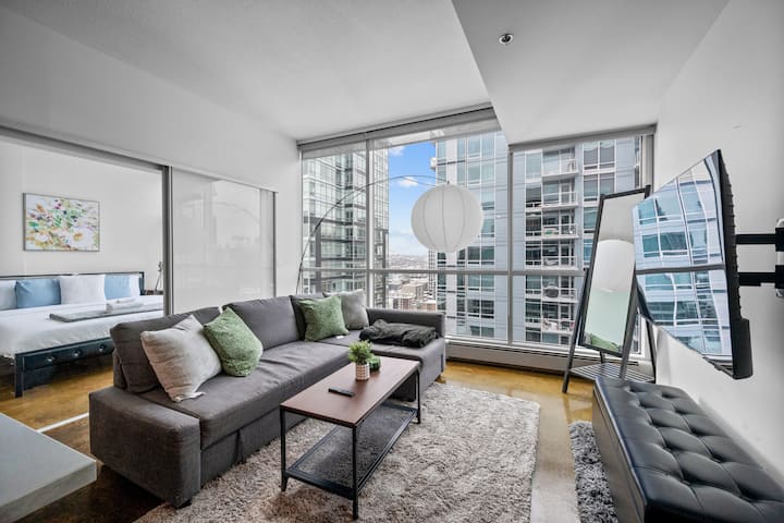 King Bed | Central | Sofa Bed | Walk To Saddledome - Calgary