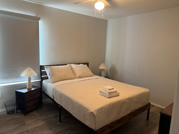 Queen Bed In A Private Room - Fort Worth, TX