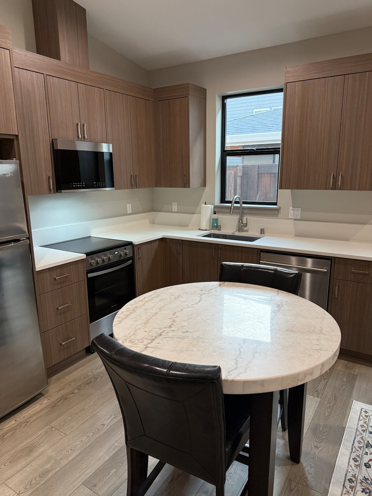 Modern Apartment • Entire Unit • Private Entry - Guest suites for Rent ...