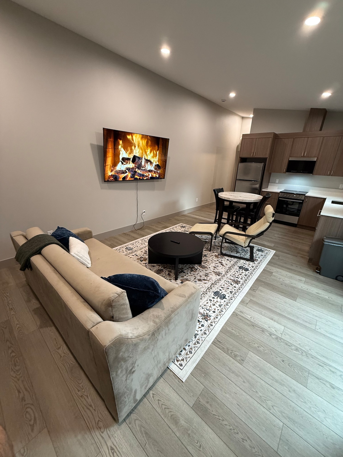 Modern Apartment • Entire Unit • Private Entry - Guest suites for Rent ...