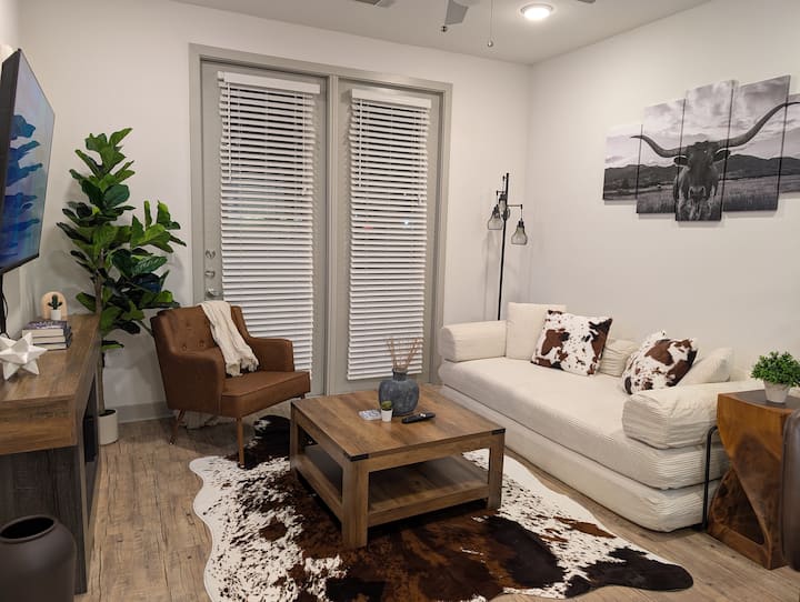 The Stockyard Hideout | Pool, Gym & Free Parking - Stop 6 - Fort Worth