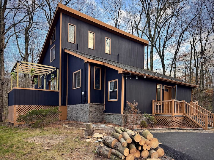 Cozy, Stylish, & Luxurious Cabin In Poconos - Mount Pocono, PA