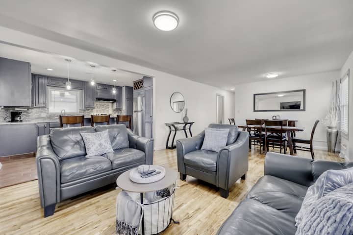 Cozy Aurora Getaway For 6/ Pet Friendly - Aurora
