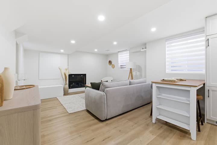 Designer Private Suite/ Peaceful Stay Near Toronto - Bradford, ON, Canada