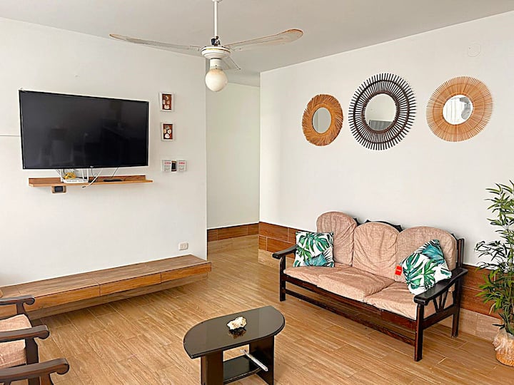 Casa De Playa + Piscina + 4 Cocheras / La Punta - Camaná