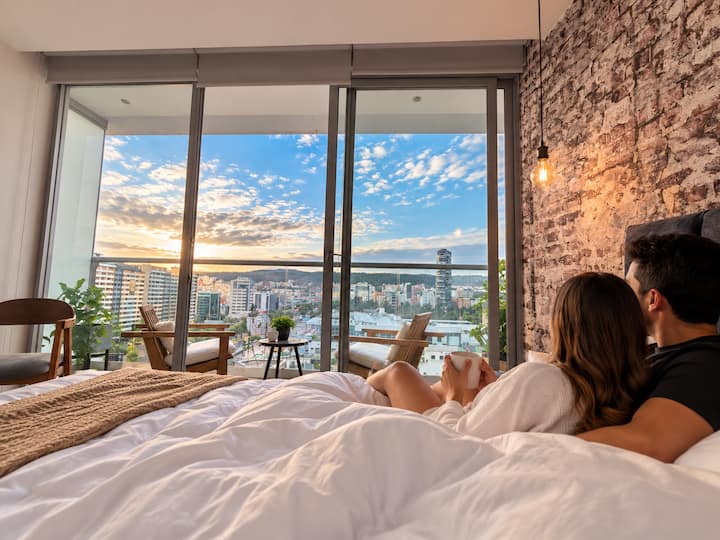 Executive Stay | Pool, Parking & Park View - Quito