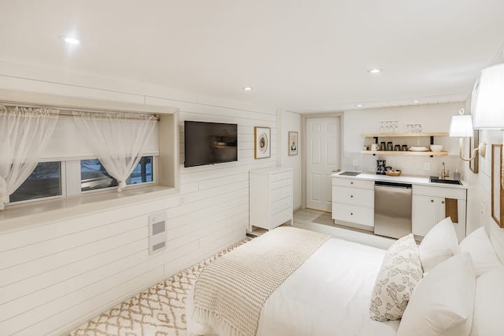 Wynwood Suites Unit 12, Located On Lake Muskoka - Muskoka District Municipality