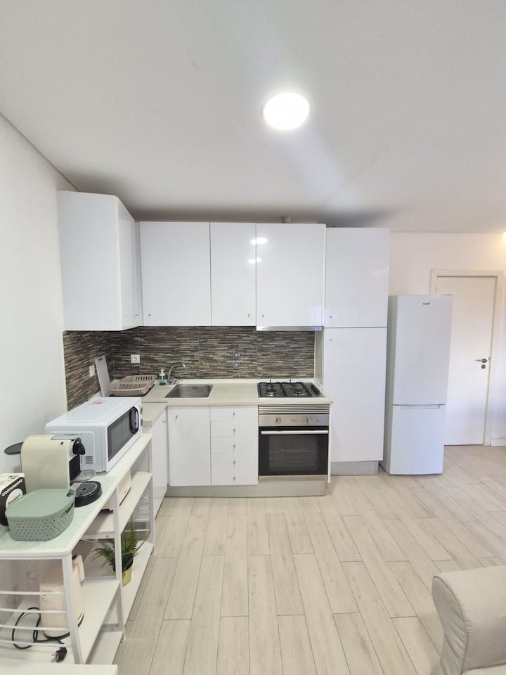 Comfy Studio W/ Balcony, Between Sintra-lisbon - Agualva-Cacém